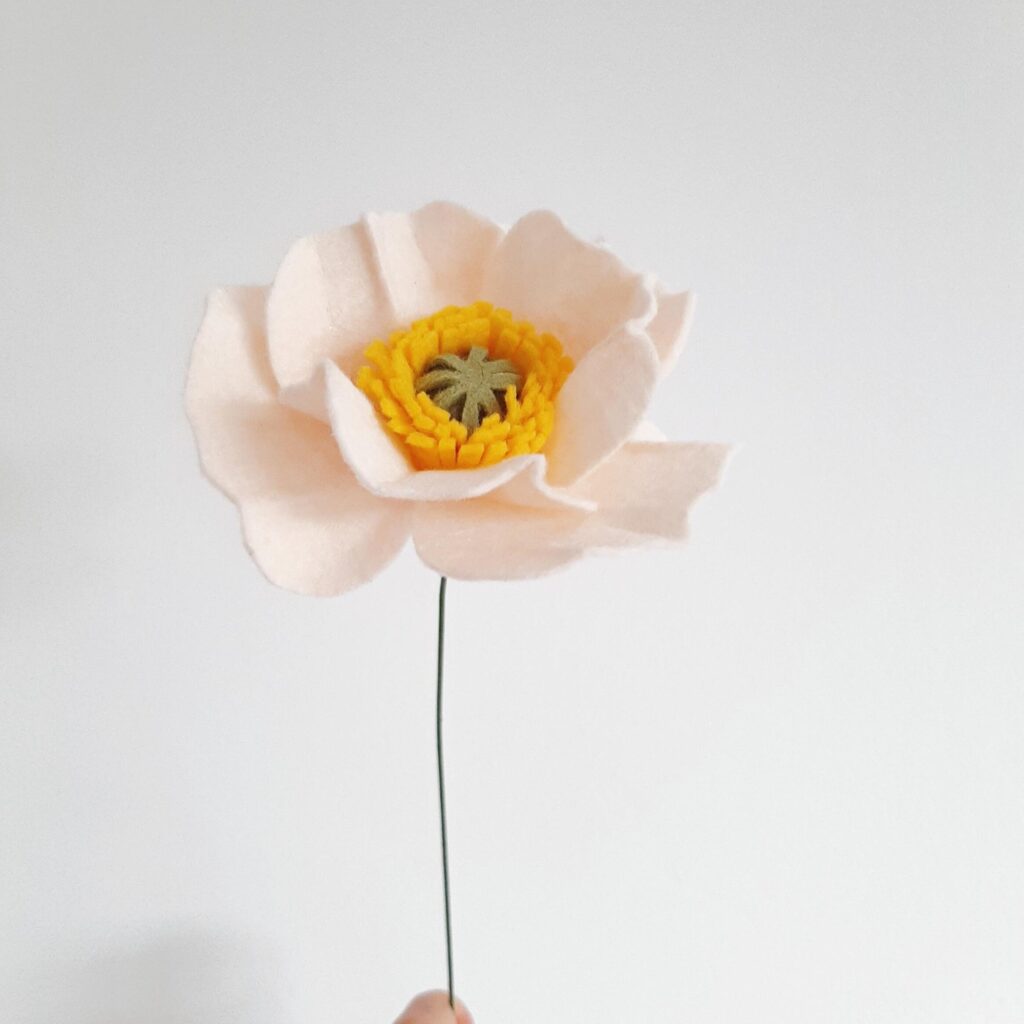 Felt Iceland Poppy flower single stem - The Tsubaki