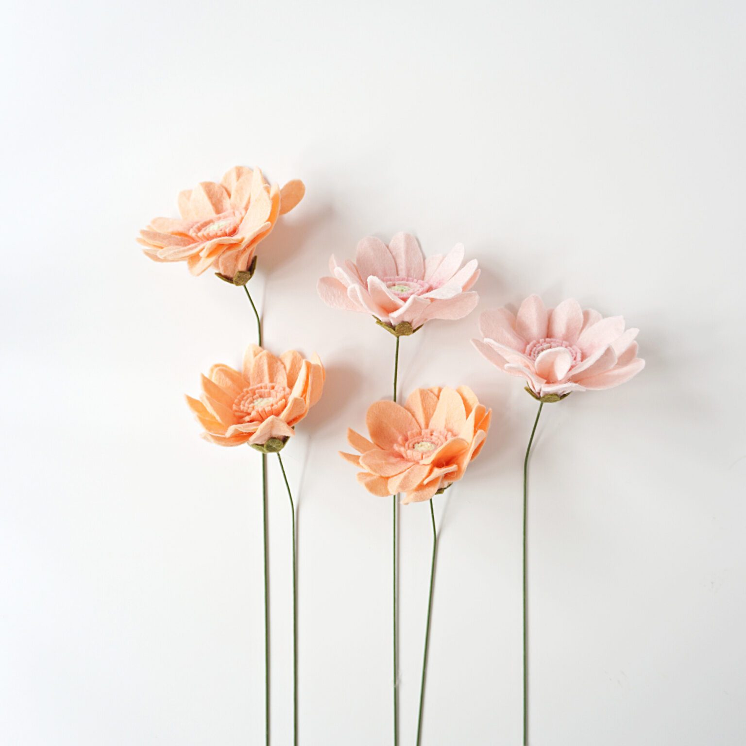 Mini Gerbera Flower Single Stem - The Tsubaki