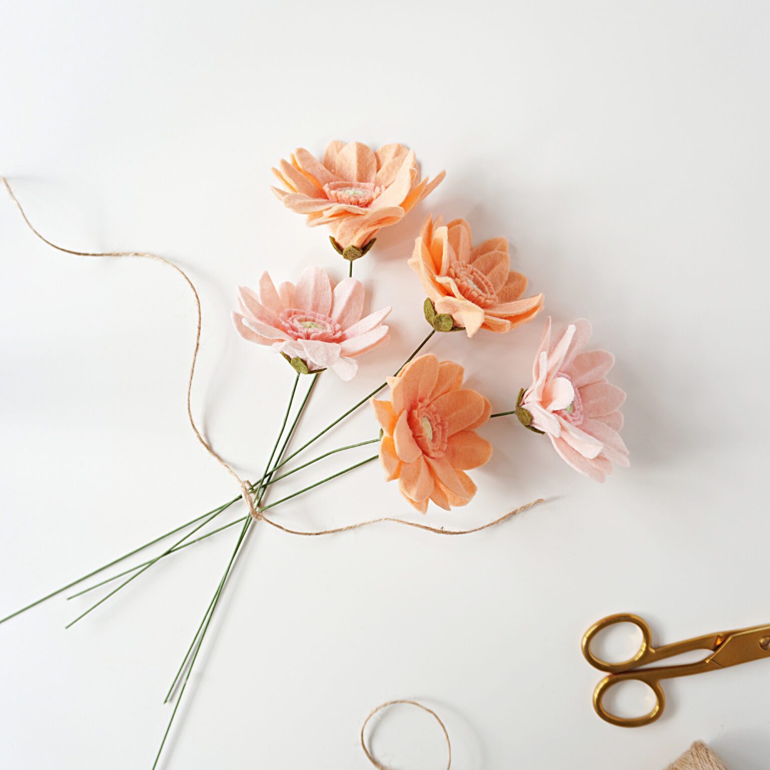Mini Gerbera Flower Single Stem - The Tsubaki