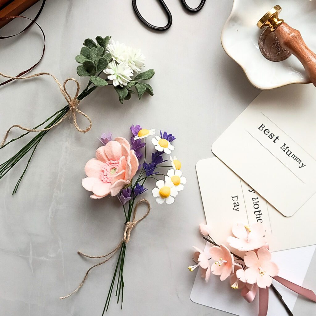 Felt mini flower card with Personalised Message - Gilda Display Font ...